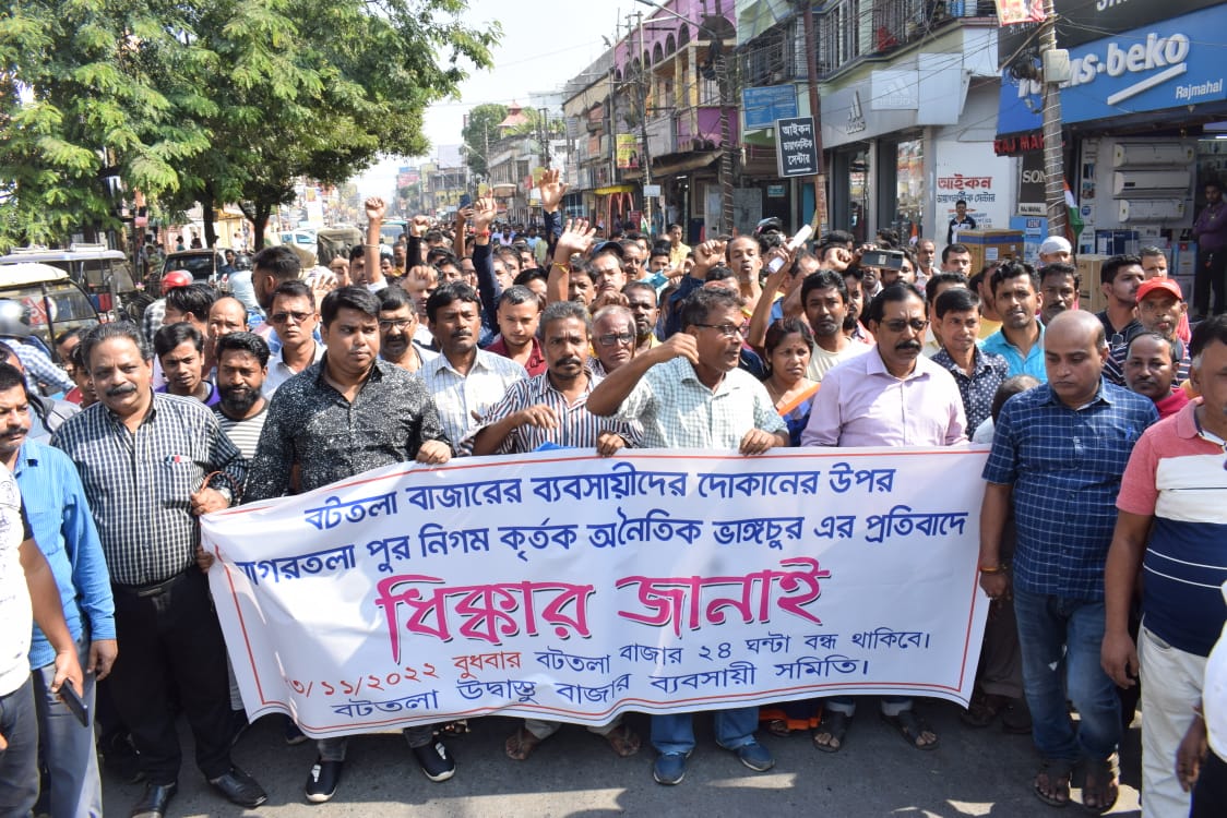 Battala market’s businessmen observes silent protest; Mayor urges to ...