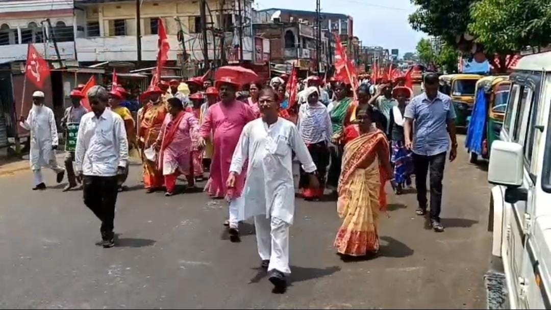 CPIM, Udaipur holds protest march against Waqf Act, rising prices ...